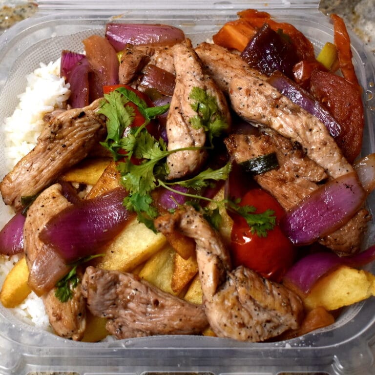 La Ricetta Peruviana del Lomo Saltado di Pollo - Perù Asi!